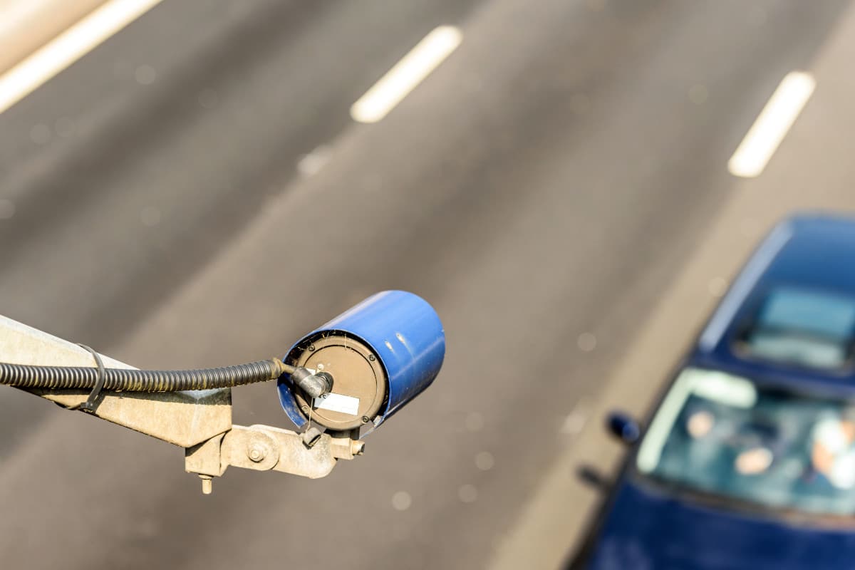 Monocam: Neue Blitzer-Technik deckt Handy-Verstöße auf
