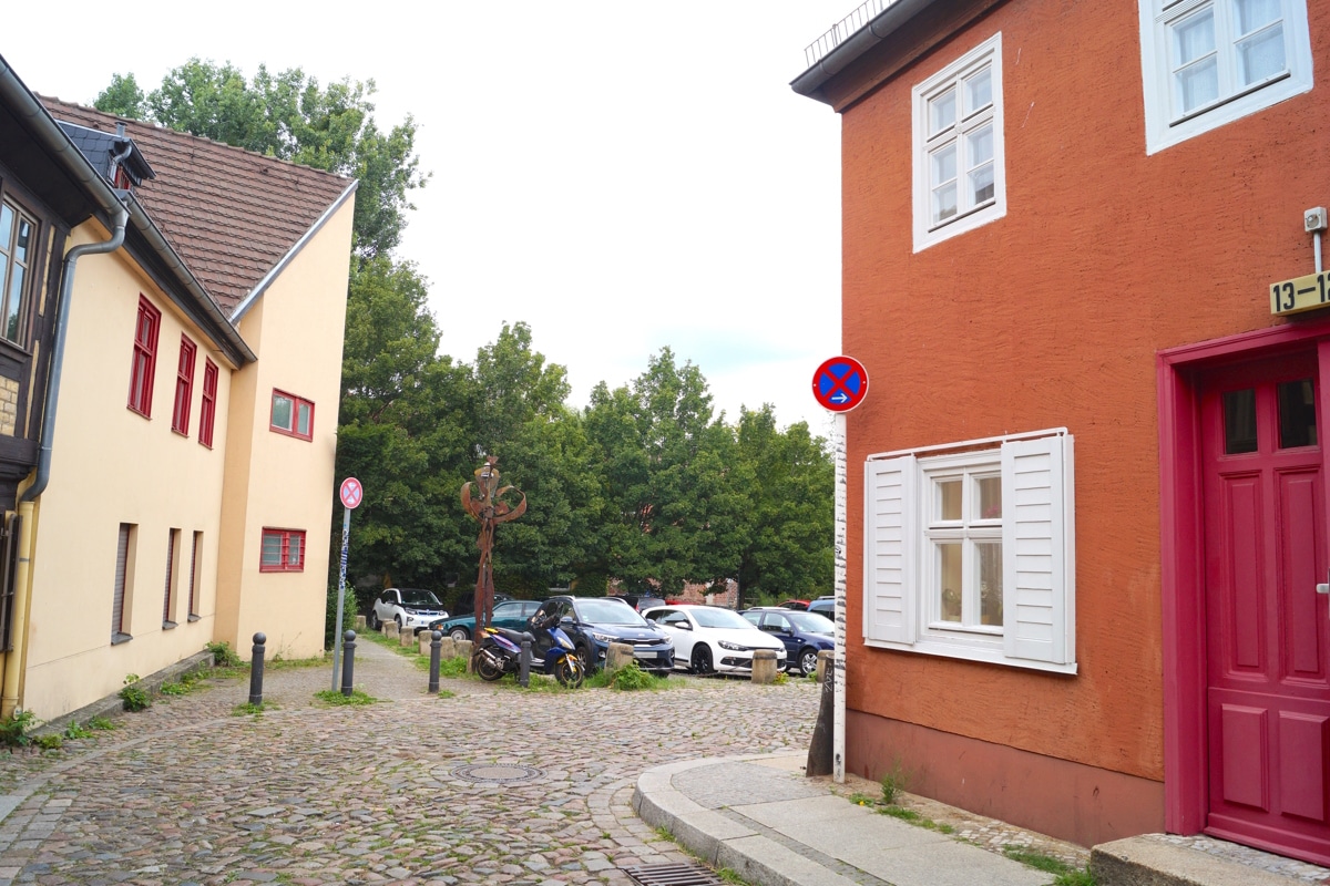 Parken in Kurven: Vorschriften, Definition und Bußgeld